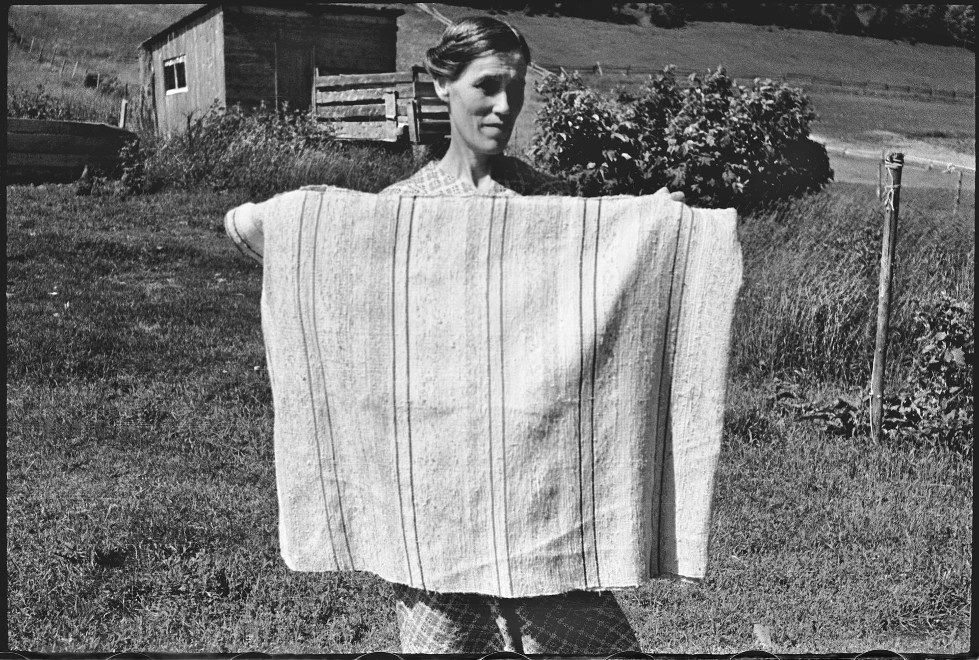 Mme François Bernier artisane (Petit-Cap) - Paul-Émile Borduas ...